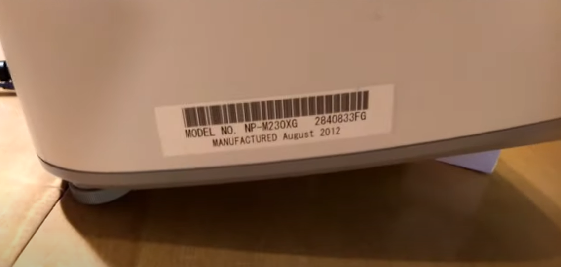 Projector Blurry on One Side: How to Fix? - ProjectorProfy