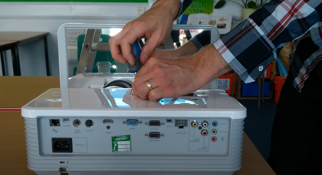 Projector Making Buzzing Noise: How to Fix? - ProjectorProfy