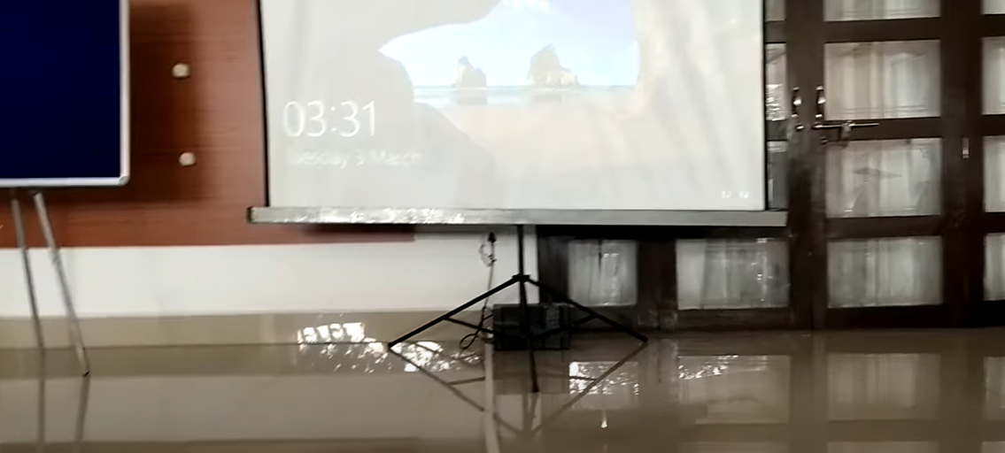 Projector Connected But Not Displaying: How to Fix? - ProjectorProfy